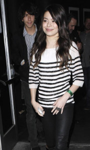 Miranda Cosgrove Height, Weight, Age, Boyfriend, Family, Biography