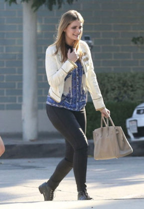 Mischa Barton Height, Weight, Age, Boyfriend, Family, Facts, Biography