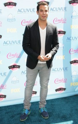 Skylar Astin Height, Weight, Age, Girlfriend, Family, Facts, Biography