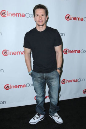 Mark Wahlberg Height, Weight, Age, Girlfriend, Family, Facts, Biography