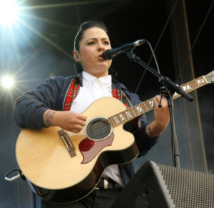Lucy Spraggan Height, Weight, Age, Boyfriend, Family, Facts, Biography