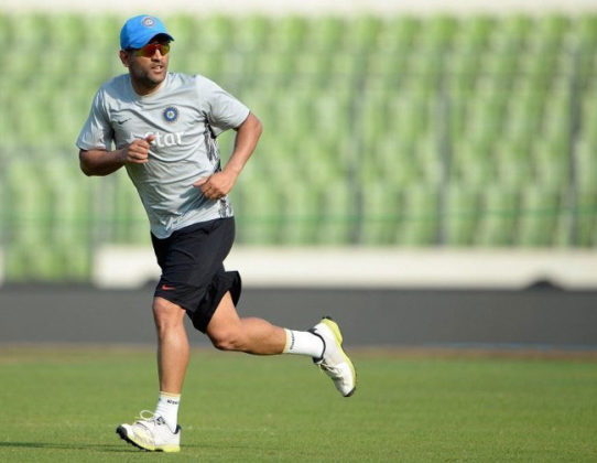 MS Dhoni Workout Routine Diet Plan - Healthy Celeb MS Dhoni Workout Routine Diet Plan - Healthy Celeb