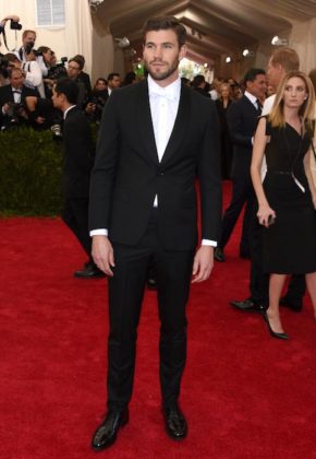 Austin Stowell Height, Weight, Age, Girlfriend, Family, Facts, Biography