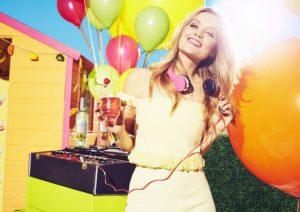 Laura Whitmore Workout Routine and Diet Plan - Healthy Celeb