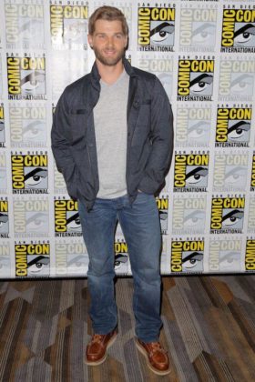 Mike Vogel Height, Weight, Age, Spouse, Family, Facts, Biography