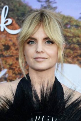 Mena Suvari Height, Weight, Age, Boyfriend, Family, Facts, Biography