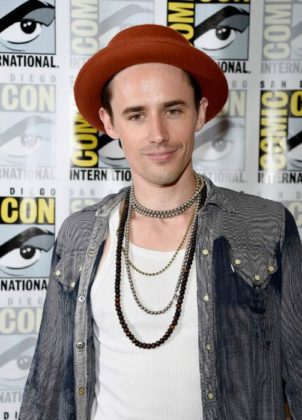 Reeve Carney Height, Weight, Age, Girlfriend, Family, Facts, Biography