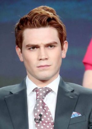 KJ Apa Height, Weight, Age, Girlfriend, Family, Facts, Biography