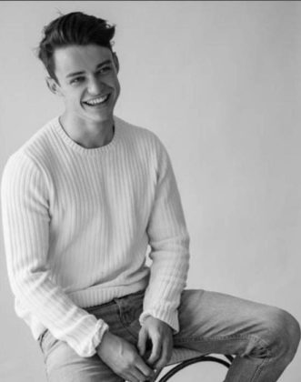 Thomas Doherty Height, Weight, Age, Girlfriend, Family, Facts, Biography