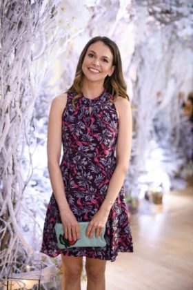 Sutton Foster Height, Weight, Age, Boyfriend, Family, Facts, Biography