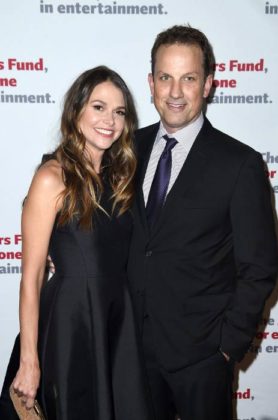 Sutton Foster Height, Weight, Age, Boyfriend, Family, Facts, Biography