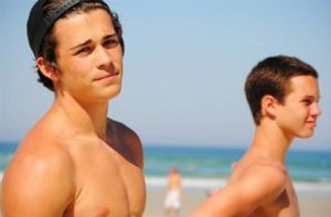 Dylan Efron Height, Weight, Age, Girlfriend, Family, Facts, Biography