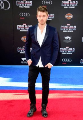 Luke Mitchell Height, Weight, Age, Spouse, Family, Facts, Biography