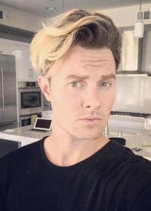 Bart Baker Height, Weight, Age, Girlfriend, Family, Facts, Biography