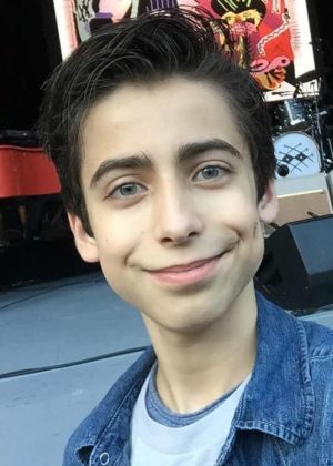 Aidan Gallagher Height, Weight, Age, Girlfriend, Family, Facts, Biography