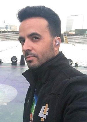 Luis Fonsi Height, Weight, Age, Spouse, Family, Facts, Biography