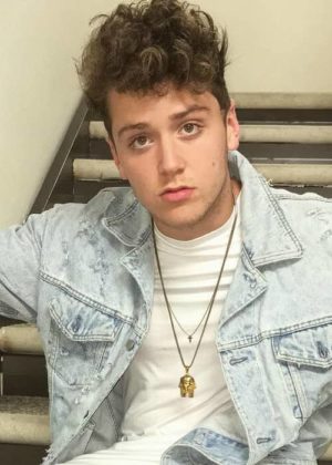 Bazzi (Singer) Height, Weight, Age, Girlfriend, Family, Facts, Biography