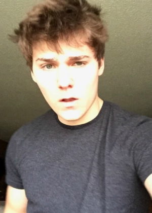 Alex Ernst Height, Weight, Age, Girlfriend, Family, Facts, Biography