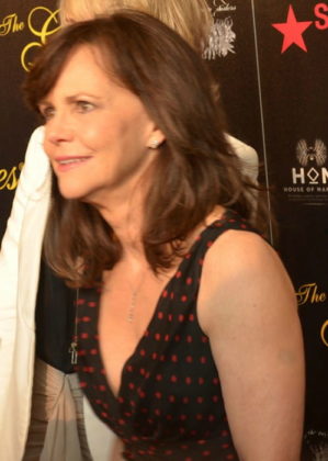 Sally Field Height, Weight, Age, Boyfriend, Family, Facts, Biography