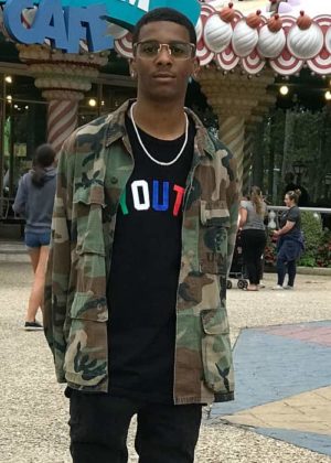 Brett Gray Height, Weight, Age, Girlfriend, Family, Facts, Biography