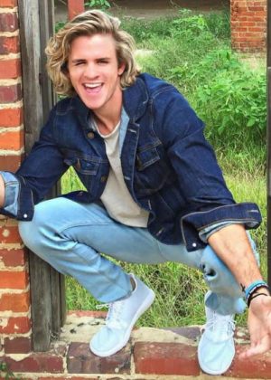 Cole LaBrant Height, Weight, Age, Spouse, Family, Facts, Biography