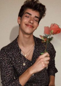 Manu Rios Height, Weight, Age, Boyfriend, Family, Facts, Biography