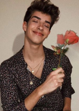 Manu Rios Height, Weight, Age, Boyfriend, Family, Facts, Biography