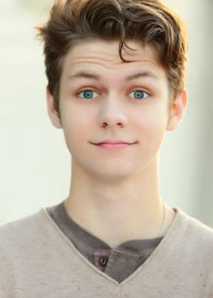 Ty Simpkins Height, Weight, Age, Girlfriend, Family, Facts, Biography