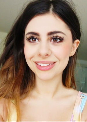 Azzyland Height, Weight, Age, Boyfriend, Family, Facts, Biography