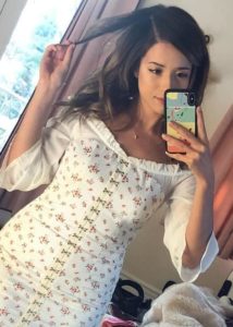 Pokimane Height, Weight, Age, Boyfriend, Family, Facts, Biography