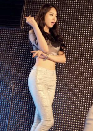 Solji (Heo Sol-ji) Height, Weight, Age, Boyfriend, Family, Facts, Biography