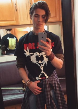 Tanner Buchanan Height, Weight, Age, Girlfriend, Family, Facts, Biography