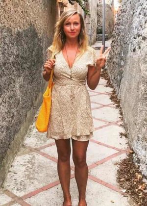 Ashleigh Ball Height, Weight, Age, Boyfriend, Family, Facts, Biography