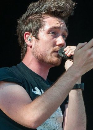 Dan Smith (Singer) Height, Weight, Age, Girlfriend, Family, Biography