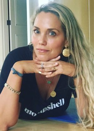 Elizabeth Berkley Height, Weight, Age, Spouse, Family, Facts, Biography