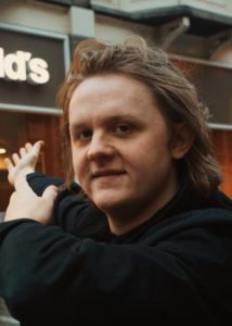Lewis Capaldi Height, Weight, Age, Girlfriend, Family, Facts, Biography