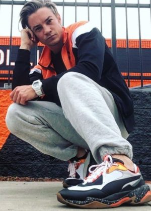 Craig Horner Height, Weight, Age, Girlfriend, Family, Facts, Biography