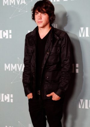 Munro Chambers Height, Weight, Age, Girlfriend, Family, Facts, Biography