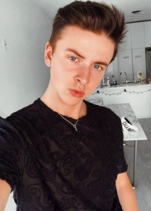 Andrew Gregory Height, Weight, Age, Girlfriend, Family, Facts, Biography