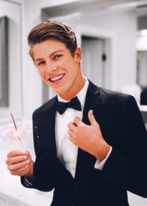 Ben Azelart Height, Weight, Age, Girlfriend, Family, Facts, Biography