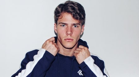 Michael Dean Height, Weight, Age, Girlfriend, Family, Facts, Biography