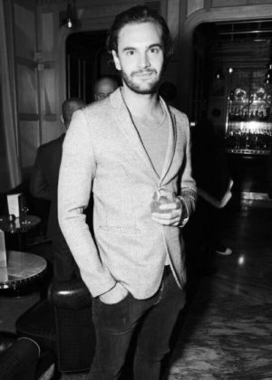 Tom Bateman Height, Weight, Age, Girlfriend, Family, Facts, Biography