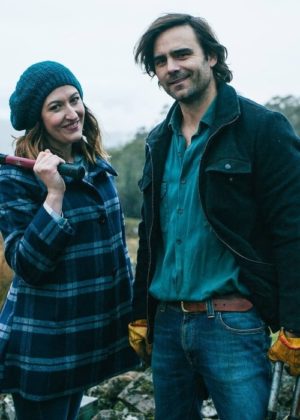 Dustin Clare Height, Weight, Age, Girlfriend, Family, Facts, Biography