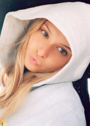 Emma MacDonald Height, Weight, Age, Boyfriend, Family, Biography