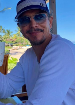 Benjamin Bratt Height, Weight, Age, Spouse, Family, Facts, Biography