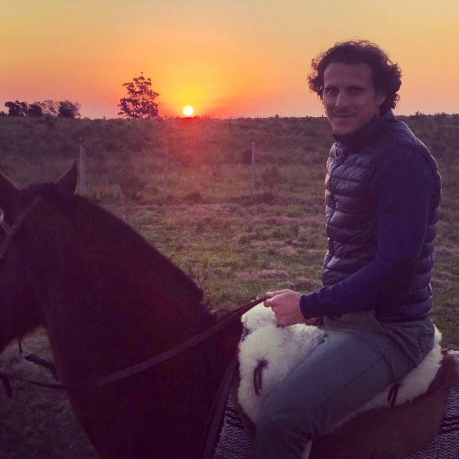Diego Forlán Height, Weight, Age, Spouse, Family, Facts, Biography
