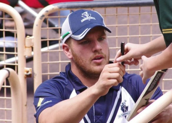 Aaron Finch Height, Weight, Age, Spouse, Family, Facts, Biography