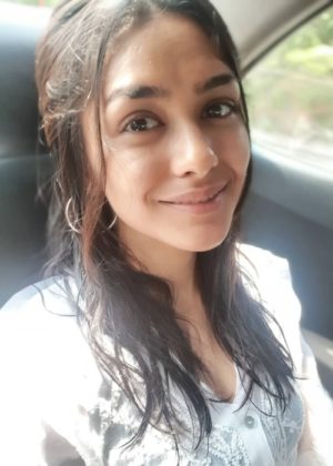 Mrunal Thakur Height, Weight, Age, Boyfriend, Family, Facts, Biography