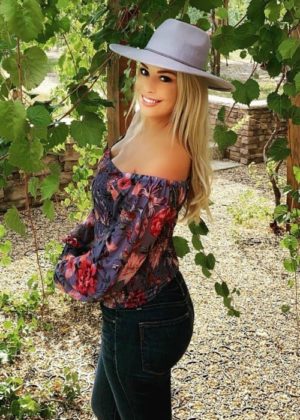 Britt McHenry Height, Weight, Age, Boyfriend, Family, Facts, Biography