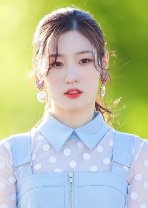 Jung Chae-yeon Height, Weight, Age, Boyfriend, Family, Facts, Biography